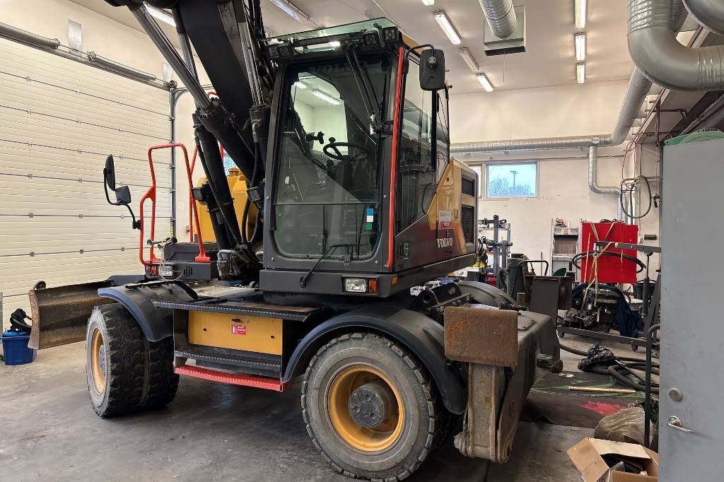 Volvo EW 160 E, Komplett med Mörevagn samt 10st redskap | Polar Machine ...